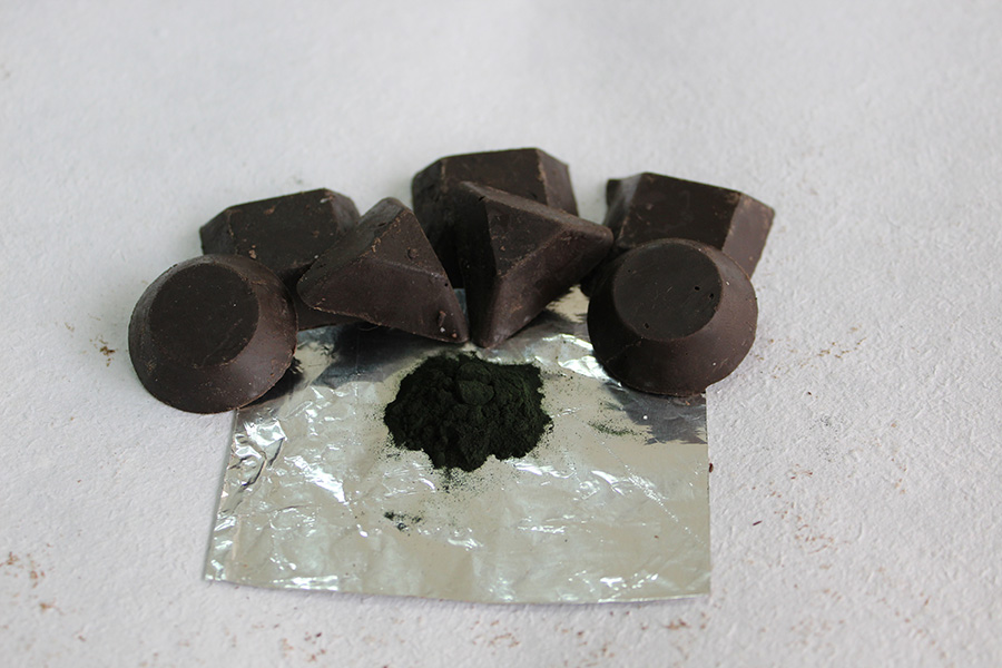 Have a sweet tooth? Treat yourselves to a spirulina chocolate bar | TERI
